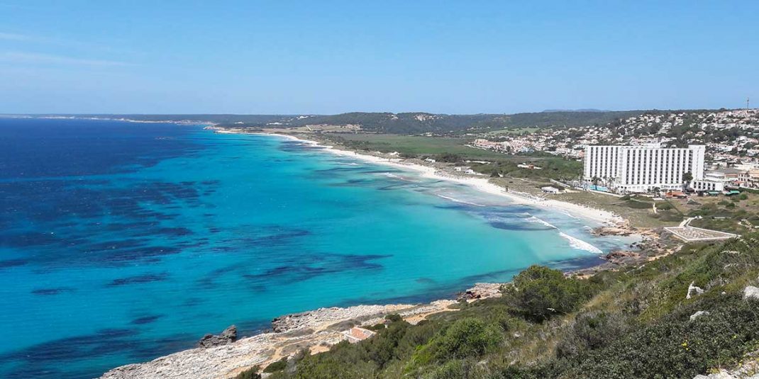Son Bou: Karibik-Feeling am längsten Strand von Menorca